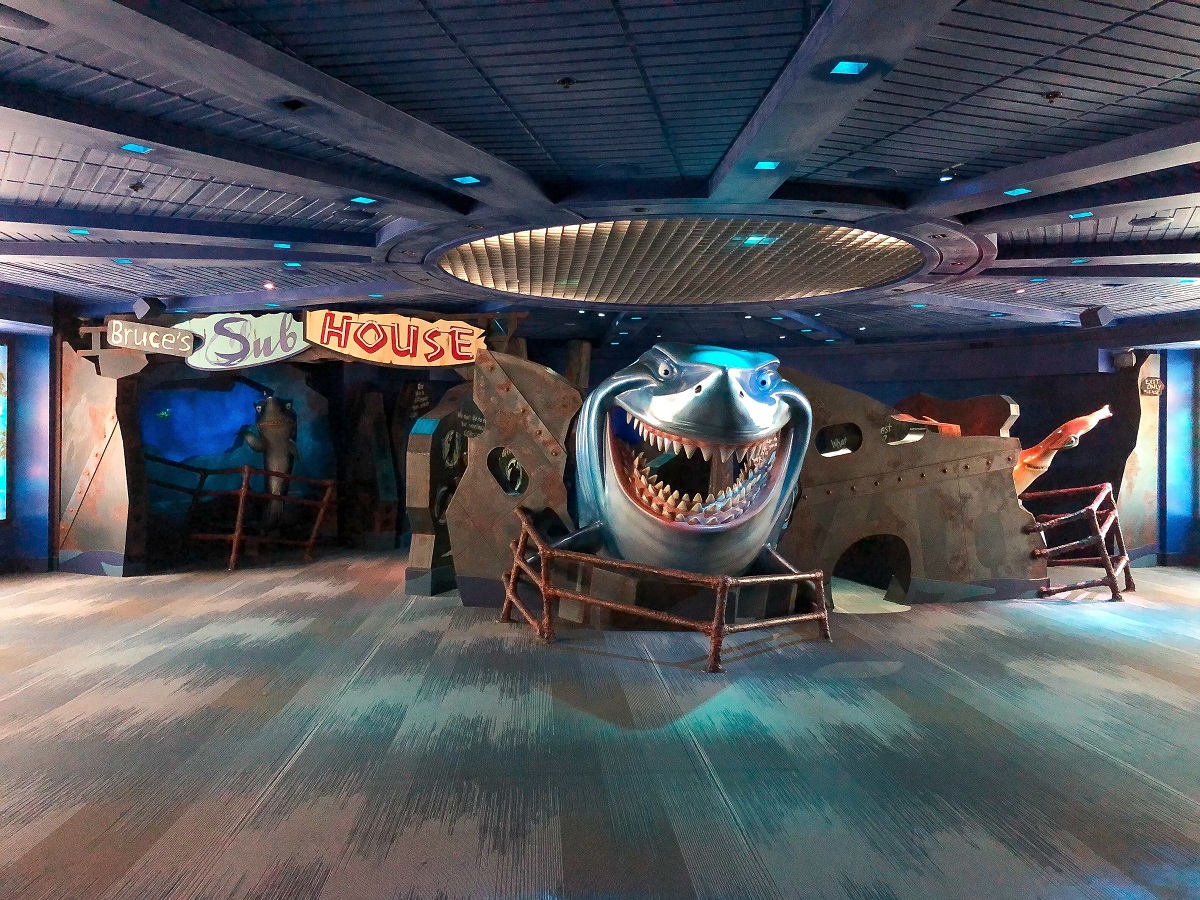 The Seas Main Tank and Exhibits | EPCOT